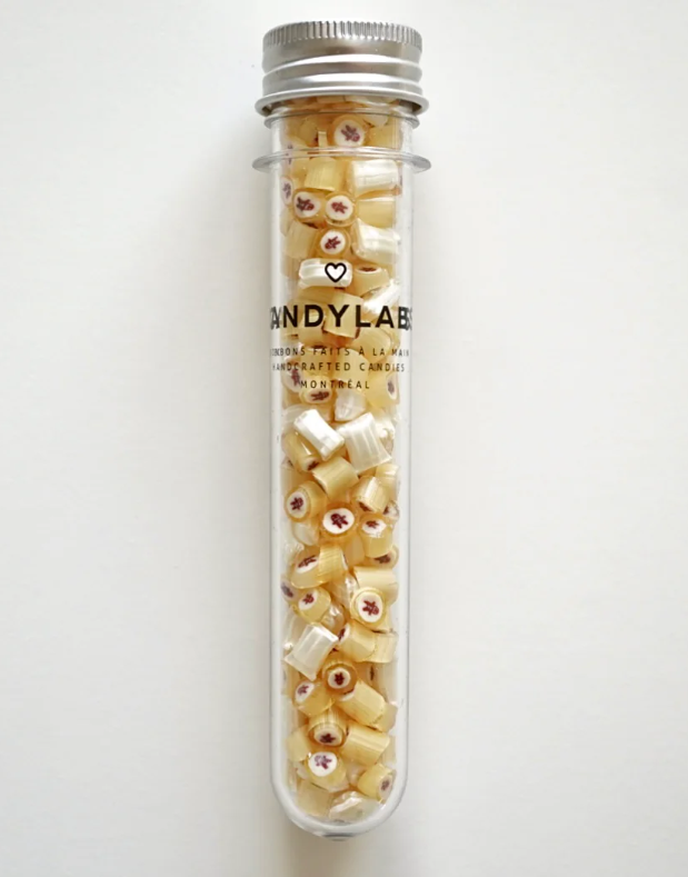 Bonbons ''Bonhomme pain d'épices'' saveur de noix de coco en éprouvette ...